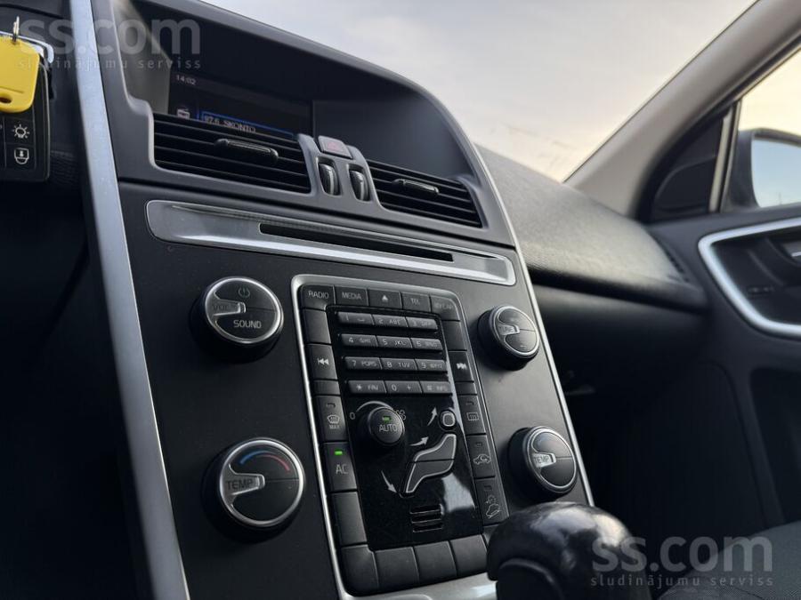 Melns Volvo XC60 2010 Cēsis, ar dzinēja tilpumu 2.40 L un nobraukumu 0 tūkst. km par 8950 €, foto 25 vietnē AUTOMOTO.COM.LV