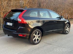 Black Volvo XC60 2010 in Jekabpils, with an engine capacity of 2.00 L and mileage of 290 thousand km for 7800 €, photo 4 on AUTOMOTO.COM.LV