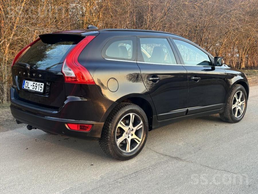 Black Volvo XC60 2010 in Jekabpils, with an engine capacity of 2.00 L and mileage of 290 thousand km for 7800 €, photo 4 on AUTOMOTO.COM.LV