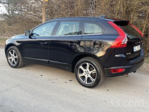 Black Volvo XC60 2010 in Jekabpils, with an engine capacity of 2.00 L and mileage of 290 thousand km for 7800 €, photo 7 on AUTOMOTO.COM.LV