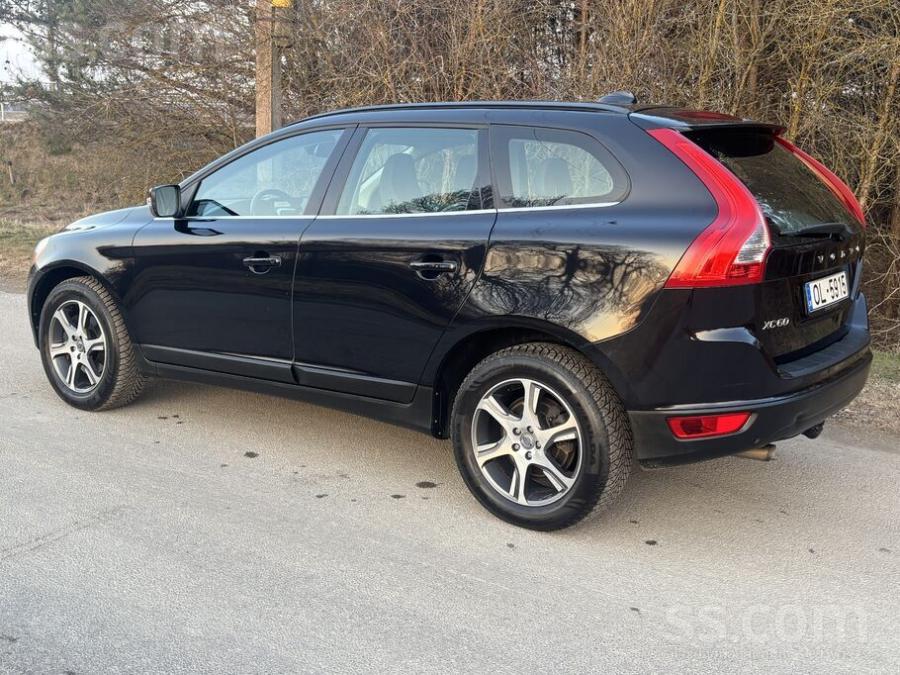 Black Volvo XC60 2010 in Jekabpils, with an engine capacity of 2.00 L and mileage of 290 thousand km for 7800 €, photo 7 on AUTOMOTO.COM.LV