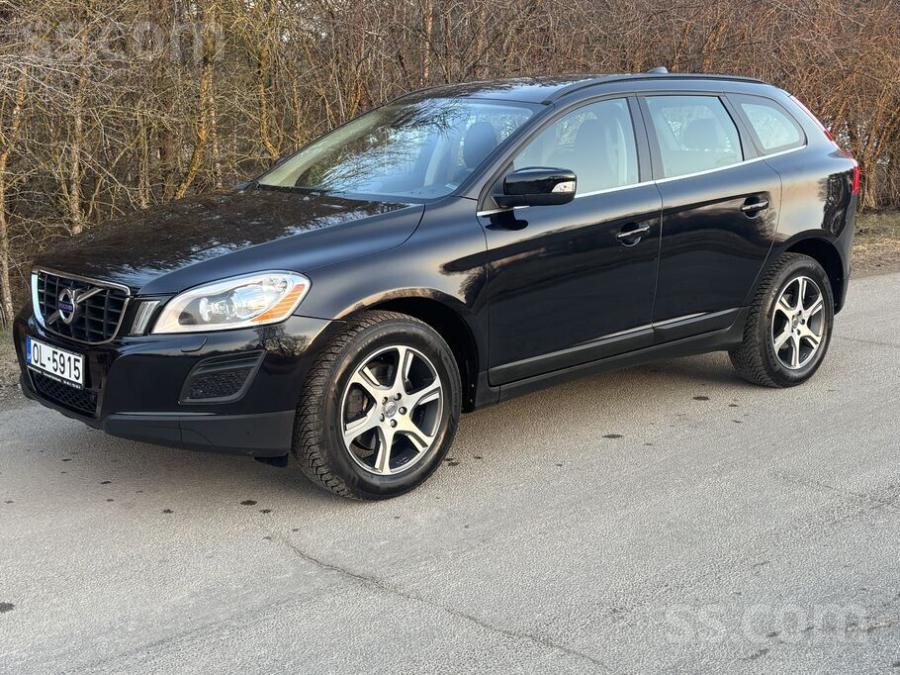 Black Volvo XC60 2010 in Jekabpils, with an engine capacity of 2.00 L and mileage of 290 thousand km for 7800 €, photo 8 on AUTOMOTO.COM.LV
