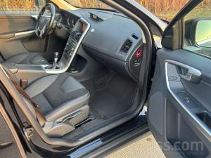 Black Volvo XC60 2010 in Jekabpils, with an engine capacity of 2.00 L and mileage of 290 thousand km for 7800 €, photo 11 on AUTOMOTO.COM.LV