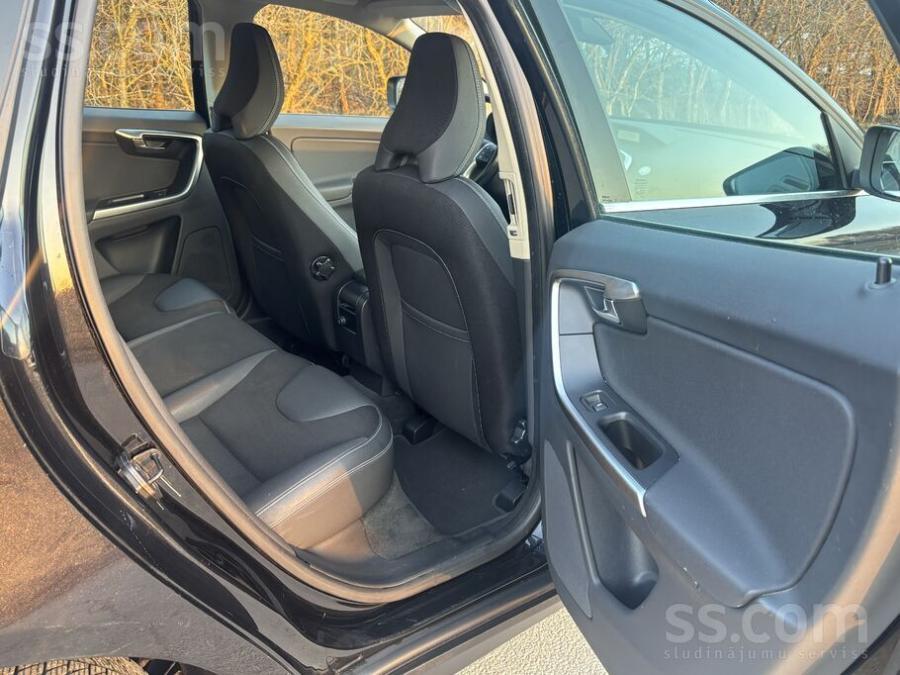 Black Volvo XC60 2010 in Jekabpils, with an engine capacity of 2.00 L and mileage of 290 thousand km for 7800 €, photo 13 on AUTOMOTO.COM.LV