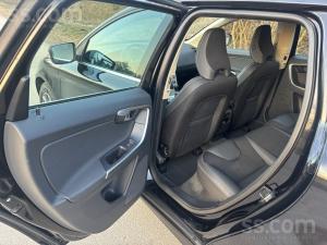 Black Volvo XC60 2010 in Jekabpils, with an engine capacity of 2.00 L and mileage of 290 thousand km for 7800 €, photo 14 on AUTOMOTO.COM.LV