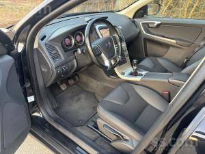 Black Volvo XC60 2010 in Jekabpils, with an engine capacity of 2.00 L and mileage of 290 thousand km for 7800 €, photo 15 on AUTOMOTO.COM.LV