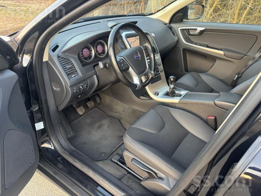 Black Volvo XC60 2010 in Jekabpils, with an engine capacity of 2.00 L and mileage of 290 thousand km for 7800 €, photo 15 on AUTOMOTO.COM.LV