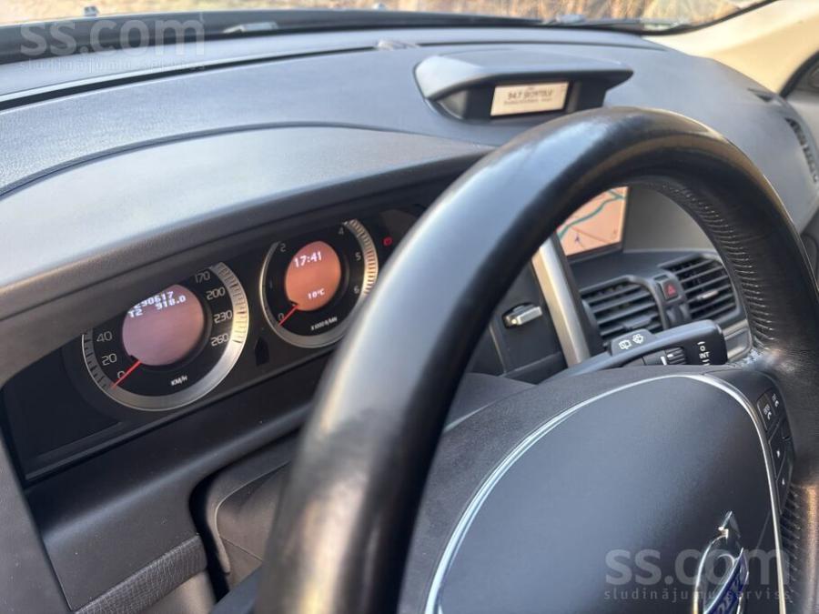 Black Volvo XC60 2010 in Jekabpils, with an engine capacity of 2.00 L and mileage of 290 thousand km for 7800 €, photo 20 on AUTOMOTO.COM.LV