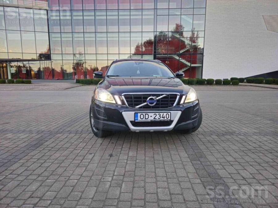 Melns Volvo XC60 2010 Rēzekne, ar dzinēja tilpumu 2.40 L un nobraukumu 327 tūkst. km par 9750 €, foto 4 vietnē AUTOMOTO.COM.LV