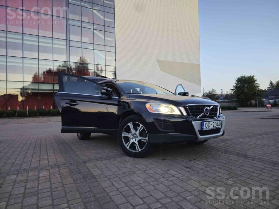 Melns Volvo XC60 2010 Rēzekne, ar dzinēja tilpumu 2.40 L un nobraukumu 327 tūkst. km par 9750 €, foto 9 vietnē AUTOMOTO.COM.LV