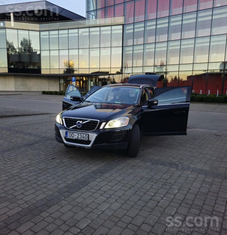Melns Volvo XC60 2010 Rēzekne, ar dzinēja tilpumu 2.40 L un nobraukumu 327 tūkst. km par 9750 €, foto 10 vietnē AUTOMOTO.COM.LV
