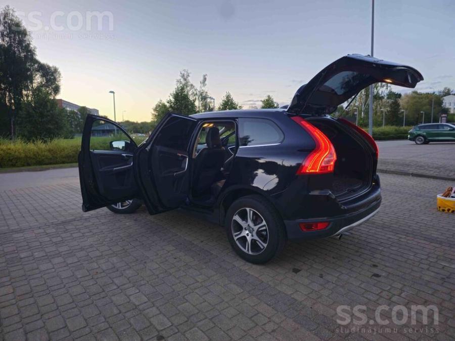 Melns Volvo XC60 2010 Rēzekne, ar dzinēja tilpumu 2.40 L un nobraukumu 327 tūkst. km par 9750 €, foto 11 vietnē AUTOMOTO.COM.LV
