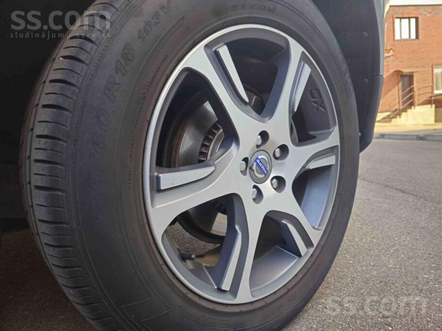 Melns Volvo XC60 2010 Rēzekne, ar dzinēja tilpumu 2.40 L un nobraukumu 327 tūkst. km par 9750 €, foto 15 vietnē AUTOMOTO.COM.LV