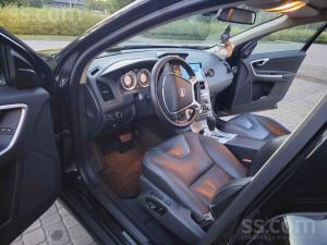 Melns Volvo XC60 2010 Rēzekne, ar dzinēja tilpumu 2.40 L un nobraukumu 327 tūkst. km par 9750 €, foto 18 vietnē AUTOMOTO.COM.LV