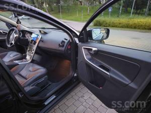 Melns Volvo XC60 2010 Rēzekne, ar dzinēja tilpumu 2.40 L un nobraukumu 327 tūkst. km par 9750 €, foto 20 vietnē AUTOMOTO.COM.LV