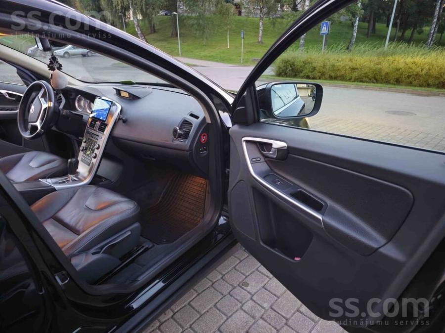 Melns Volvo XC60 2010 Rēzekne, ar dzinēja tilpumu 2.40 L un nobraukumu 327 tūkst. km par 9750 €, foto 20 vietnē AUTOMOTO.COM.LV