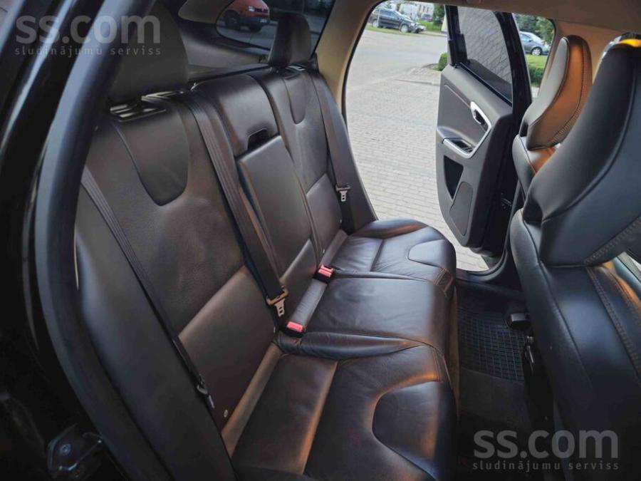 Melns Volvo XC60 2010 Rēzekne, ar dzinēja tilpumu 2.40 L un nobraukumu 327 tūkst. km par 9750 €, foto 21 vietnē AUTOMOTO.COM.LV