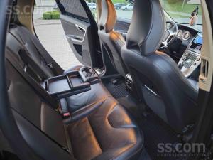 Melns Volvo XC60 2010 Rēzekne, ar dzinēja tilpumu 2.40 L un nobraukumu 327 tūkst. km par 9750 €, foto 22 vietnē AUTOMOTO.COM.LV