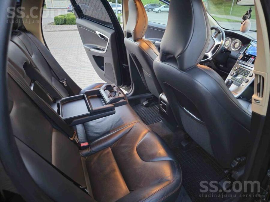 Melns Volvo XC60 2010 Rēzekne, ar dzinēja tilpumu 2.40 L un nobraukumu 327 tūkst. km par 9750 €, foto 22 vietnē AUTOMOTO.COM.LV