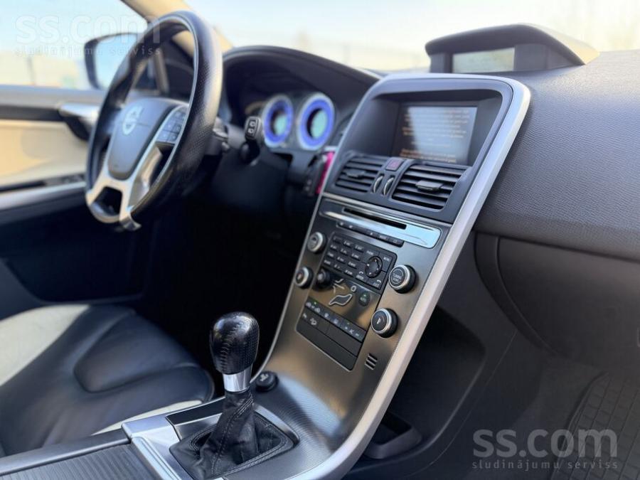 Черный Вольво ХС60 2010 в Рига, объемом двигателя 2.40 л и пробегом 243 тыс. км за 9995 €, фото 20 на AUTOMOTO.COM.LV