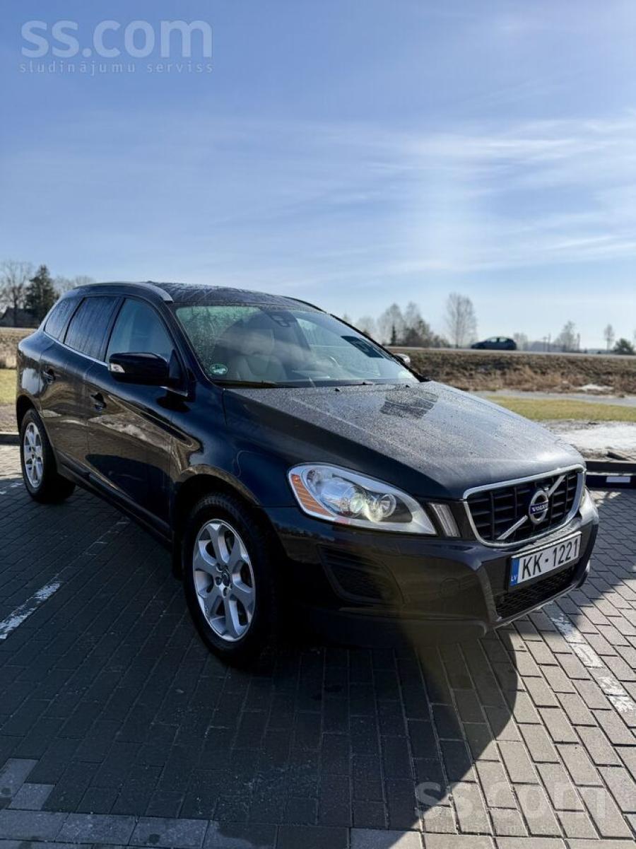 Black Volvo XC60 2010 in Riga, with an engine capacity of 2.40 L and mileage of 292 thousand km for 9900 €, photo 4 on AUTOMOTO.COM.LV