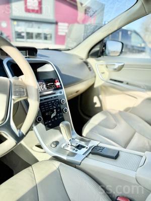 Black Volvo XC60 2010 in Riga, with an engine capacity of 2.40 L and mileage of 292 thousand km for 9900 €, photo 6 on AUTOMOTO.COM.LV