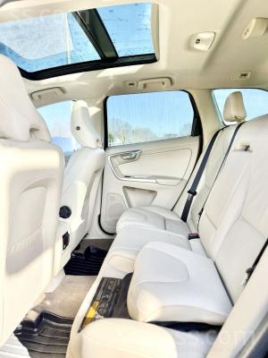 Black Volvo XC60 2010 in Riga, with an engine capacity of 2.40 L and mileage of 292 thousand km for 9900 €, photo 16 on AUTOMOTO.COM.LV
