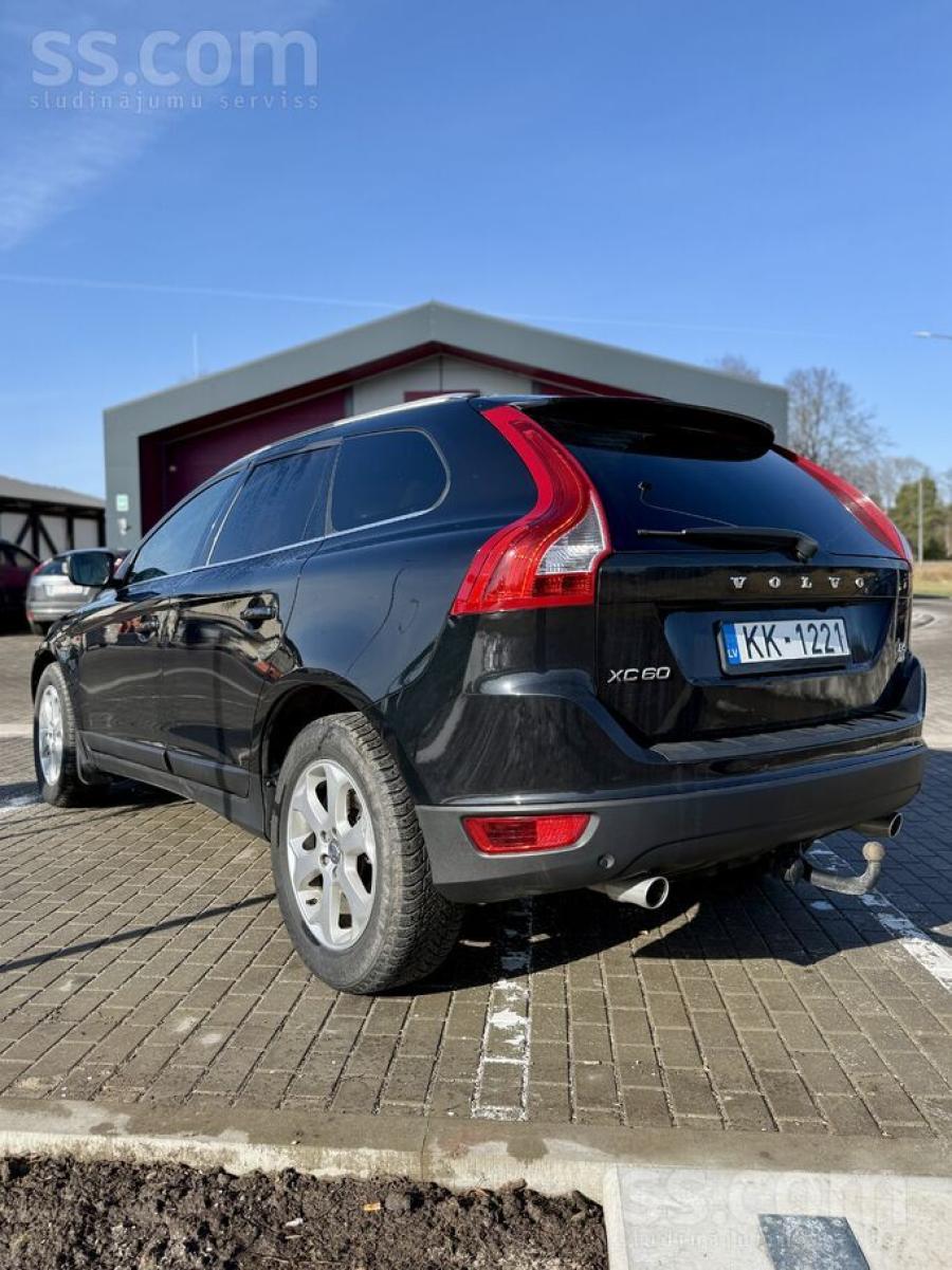 Black Volvo XC60 2010 in Riga, with an engine capacity of 2.40 L and mileage of 292 thousand km for 9900 €, photo 22 on AUTOMOTO.COM.LV