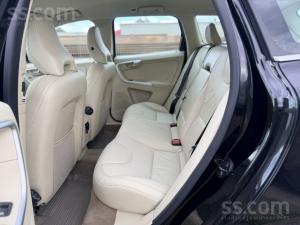 Melns Volvo XC60 2010 Rīga, ar dzinēja tilpumu 2.40 L un nobraukumu 0 tūkst. km par 7995 €, foto 9 vietnē AUTOMOTO.COM.LV