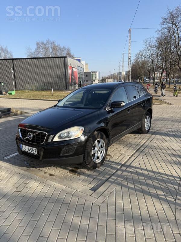 Melns Volvo XC60 2010 Rīga, ar dzinēja tilpumu 2.40 L un nobraukumu 175 tūkst. km par 8100 €, foto 2 vietnē AUTOMOTO.COM.LV