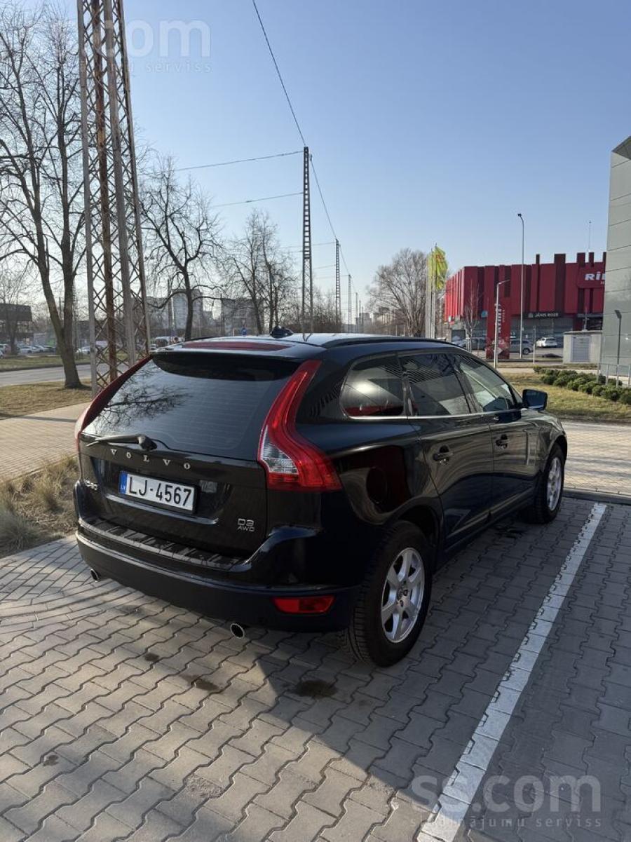 Black Volvo XC60 2010 in Riga, with an engine capacity of 2.40 L and mileage of 175 thousand km for 8100 €, photo 4 on AUTOMOTO.COM.LV