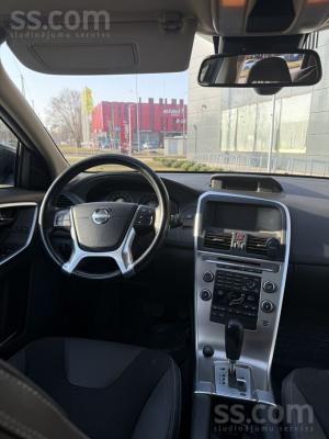 Black Volvo XC60 2010 in Riga, with an engine capacity of 2.40 L and mileage of 175 thousand km for 8100 €, photo 5 on AUTOMOTO.COM.LV