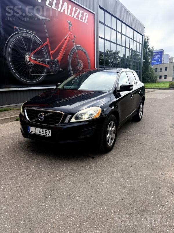 Melns Volvo XC60 2010 Rīga, ar dzinēja tilpumu 2.40 L un nobraukumu 175 tūkst. km par 7500 €, foto 1 vietnē AUTOMOTO.COM.LV