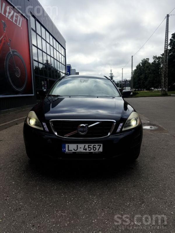 Melns Volvo XC60 2010 Rīga, ar dzinēja tilpumu 2.40 L un nobraukumu 175 tūkst. km par 7500 €, foto 3 vietnē AUTOMOTO.COM.LV