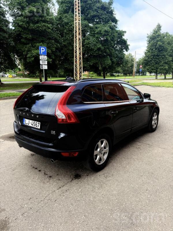 Melns Volvo XC60 2010 Rīga, ar dzinēja tilpumu 2.40 L un nobraukumu 175 tūkst. km par 7500 €, foto 4 vietnē AUTOMOTO.COM.LV