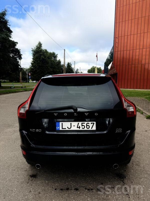 Melns Volvo XC60 2010 Rīga, ar dzinēja tilpumu 2.40 L un nobraukumu 175 tūkst. km par 7500 €, foto 5 vietnē AUTOMOTO.COM.LV