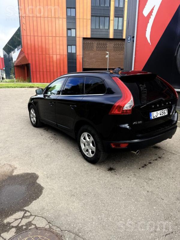 Melns Volvo XC60 2010 Rīga, ar dzinēja tilpumu 2.40 L un nobraukumu 175 tūkst. km par 7500 €, foto 6 vietnē AUTOMOTO.COM.LV