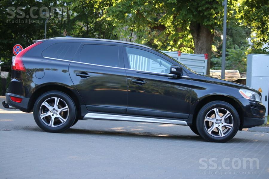 Black Volvo XC60 2010 in Riga, with an engine capacity of 2.40 L and mileage of 267 thousand km for 7990 €, photo 7 on AUTOMOTO.COM.LV