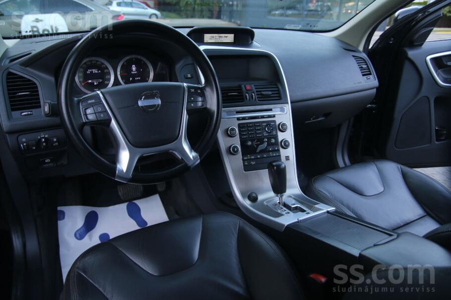 Black Volvo XC60 2010 in Riga, with an engine capacity of 2.40 L and mileage of 267 thousand km for 7990 €, photo 11 on AUTOMOTO.COM.LV