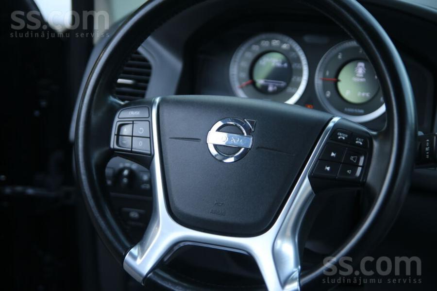 Black Volvo XC60 2010 in Riga, with an engine capacity of 2.40 L and mileage of 267 thousand km for 7990 €, photo 13 on AUTOMOTO.COM.LV