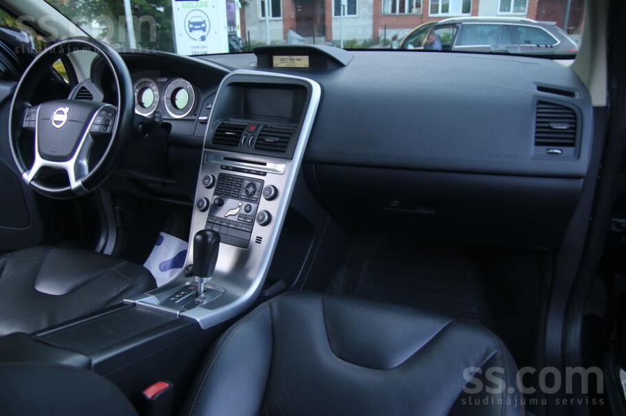 Black Volvo XC60 2010 in Riga, with an engine capacity of 2.40 L and mileage of 267 thousand km for 7990 €, photo 14 on AUTOMOTO.COM.LV