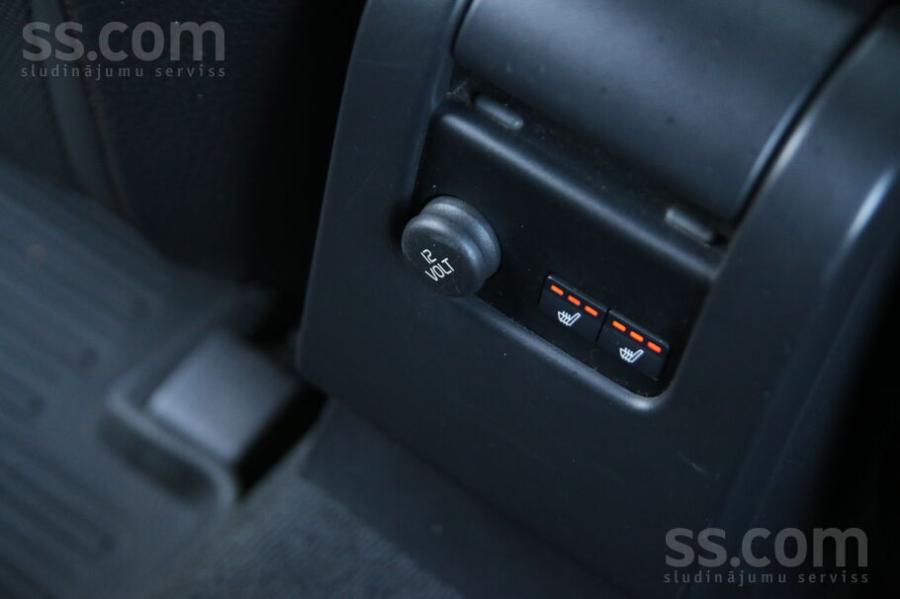 Black Volvo XC60 2010 in Riga, with an engine capacity of 2.40 L and mileage of 267 thousand km for 7990 €, photo 20 on AUTOMOTO.COM.LV