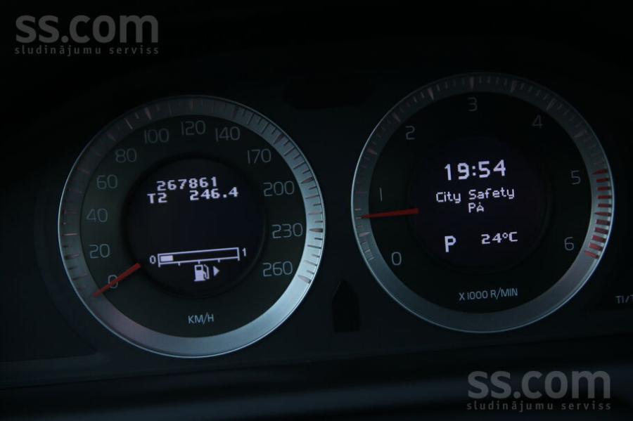 Black Volvo XC60 2010 in Riga, with an engine capacity of 2.40 L and mileage of 267 thousand km for 7990 €, photo 22 on AUTOMOTO.COM.LV