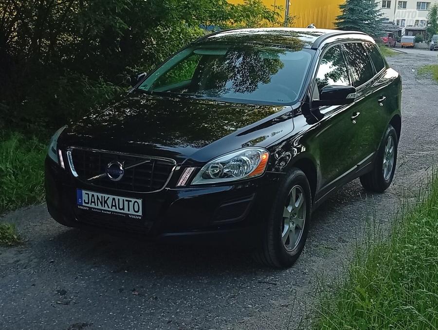 Black Volvo XC60 2010 in Vilnius, with an engine capacity of 2.40 L and mileage of 279 thousand km for 5650 €, photo 3 on AUTOMOTO.COM.LV
