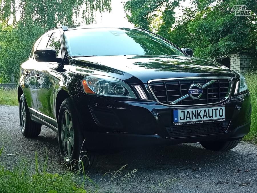 Black Volvo XC60 2010 in Vilnius, with an engine capacity of 2.40 L and mileage of 279 thousand km for 5650 €, photo 4 on AUTOMOTO.COM.LV