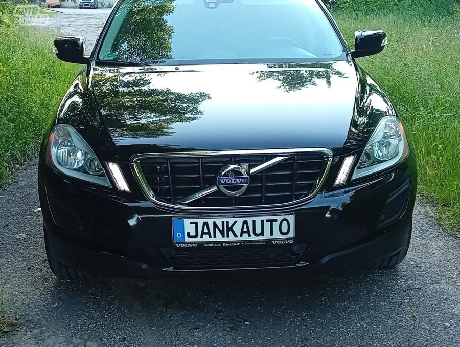 Black Volvo XC60 2010 in Vilnius, with an engine capacity of 2.40 L and mileage of 279 thousand km for 5650 €, photo 8 on AUTOMOTO.COM.LV