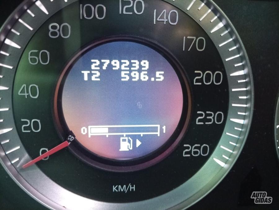 Black Volvo XC60 2010 in Vilnius, with an engine capacity of 2.40 L and mileage of 279 thousand km for 5650 €, photo 16 on AUTOMOTO.COM.LV