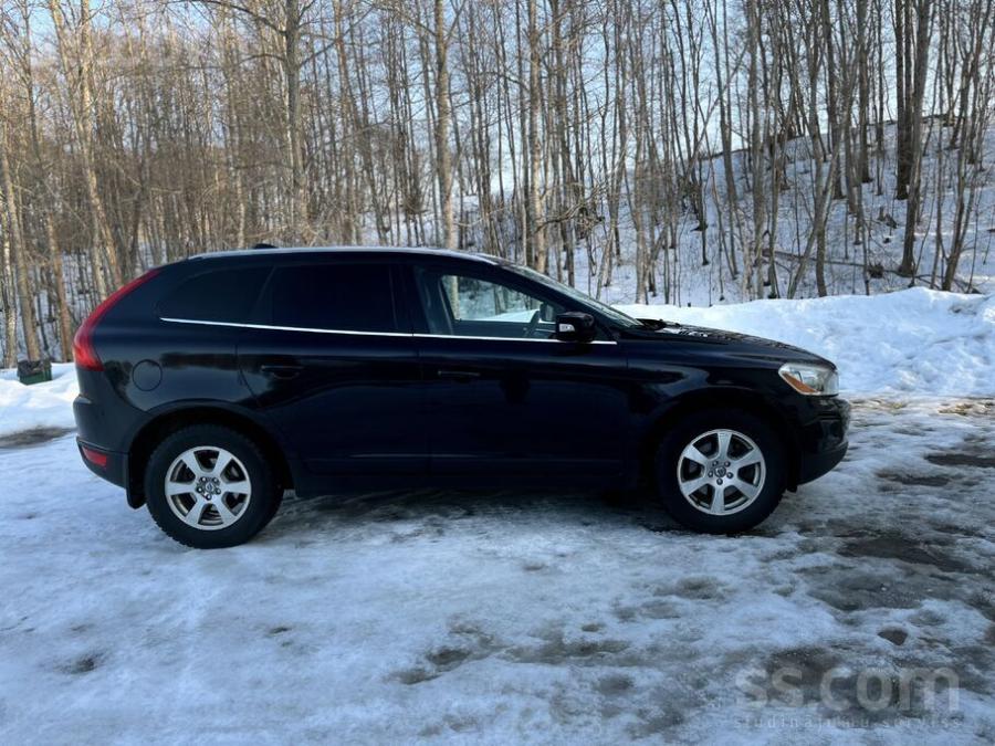 Melns Volvo XC60 2010 Krāslava, ar dzinēja tilpumu 2.40 L un nobraukumu 280 tūkst. km par 8800 €, foto 5 vietnē AUTOMOTO.COM.LV