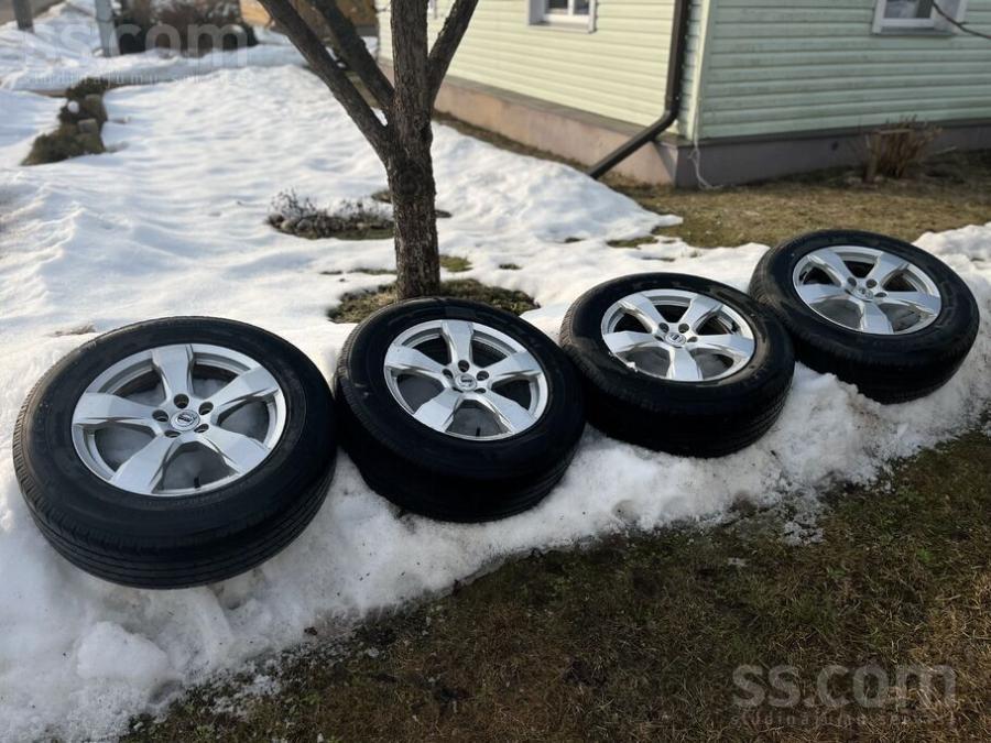 Melns Volvo XC60 2010 Krāslava, ar dzinēja tilpumu 2.40 L un nobraukumu 280 tūkst. km par 8800 €, foto 13 vietnē AUTOMOTO.COM.LV