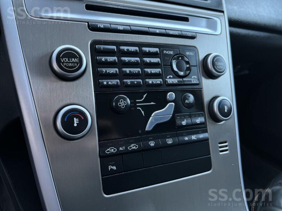 Melns Volvo XC60 2010 Krāslava, ar dzinēja tilpumu 2.40 L un nobraukumu 280 tūkst. km par 8800 €, foto 14 vietnē AUTOMOTO.COM.LV